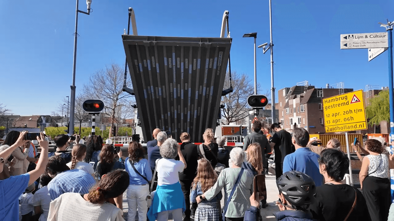 Hambrug feestelijk heropend na groot onderhoud - Omroep Delft